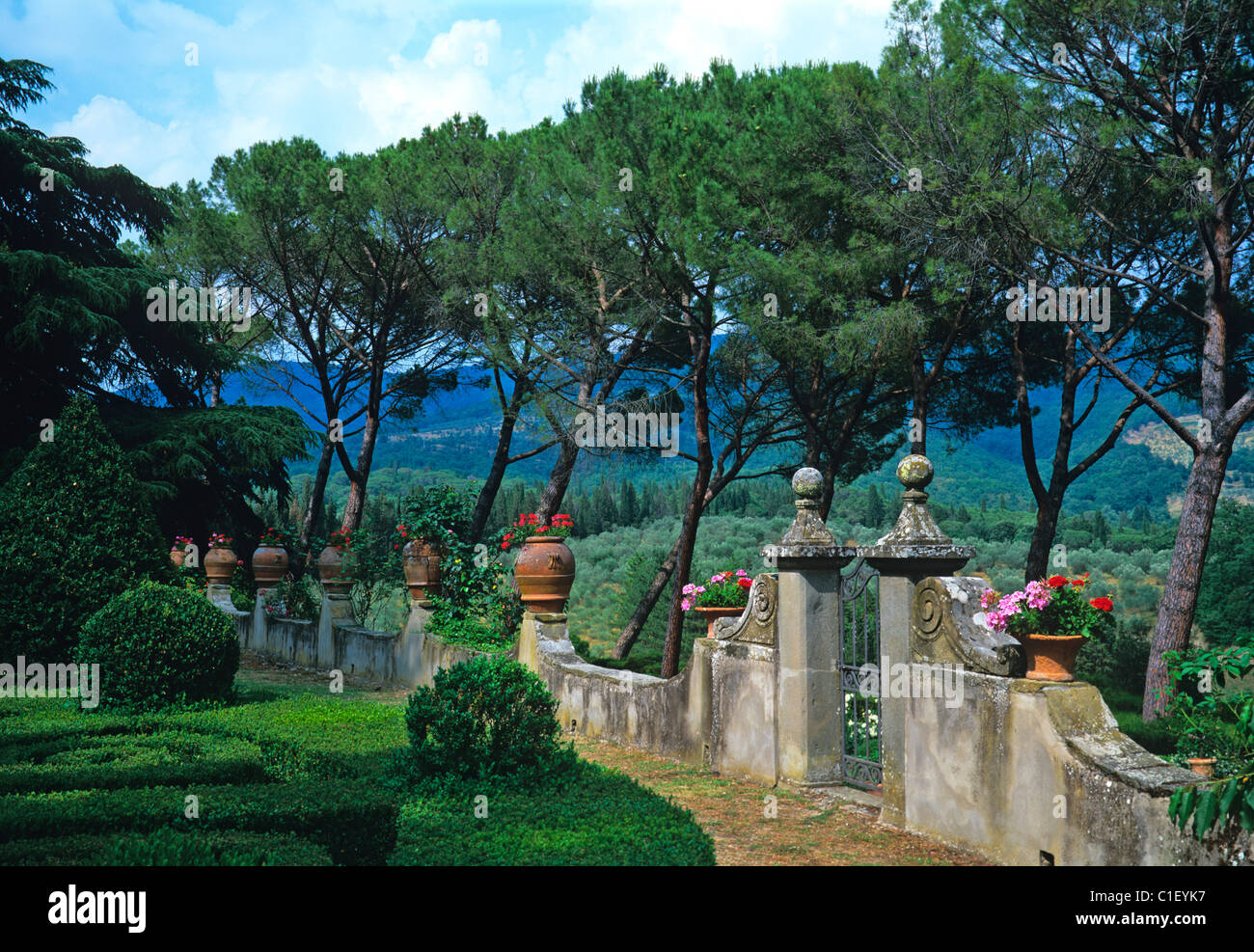 Classical italian garden castello di hi-res stock photography and ...