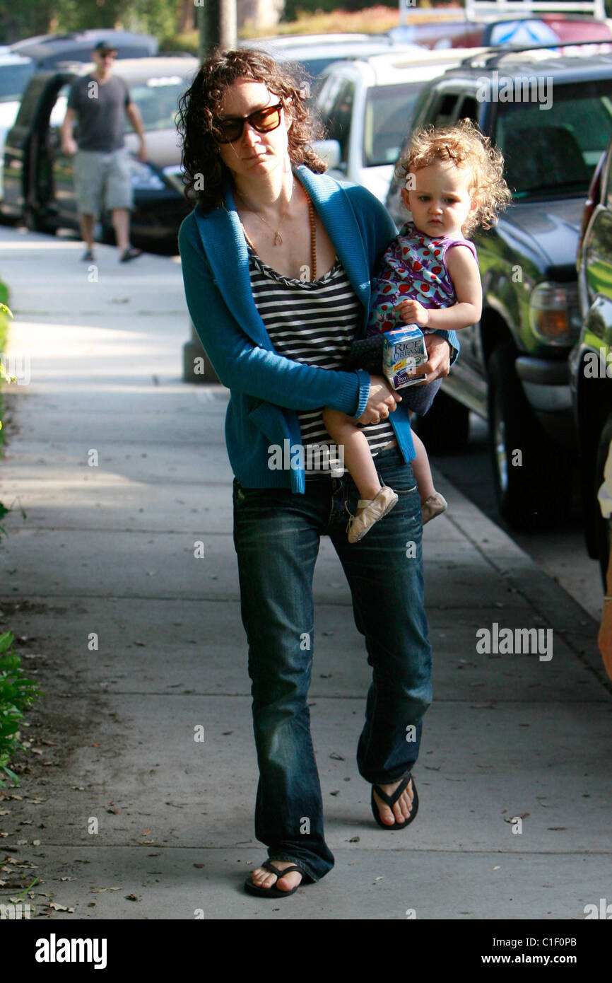 Sara gilbert and daughter sawyer hi-res stock photography and images ...