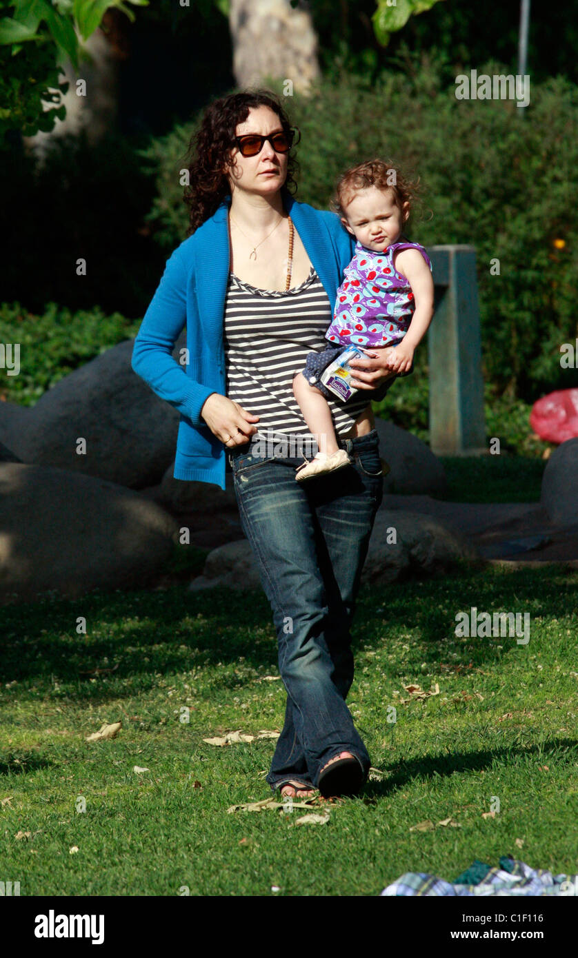 Sara gilbert and daughter sawyer hi-res stock photography and images ...