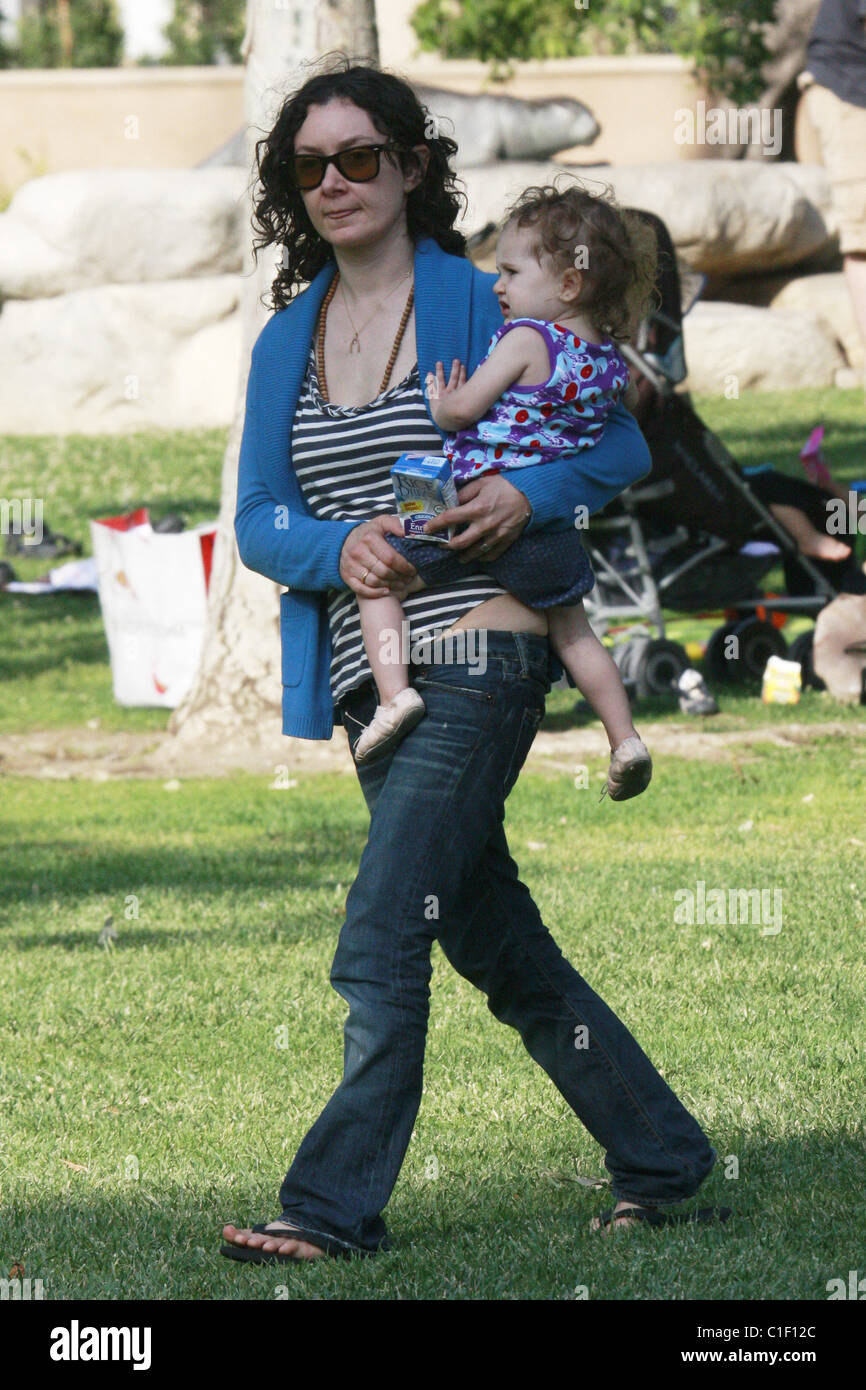 Sara gilbert and daughter sawyer hi-res stock photography and images ...