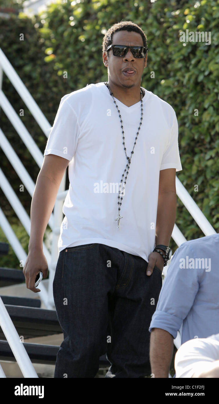 Rapper Jay-Z leaving Fred Segal after doing some shopping on Melrose ...