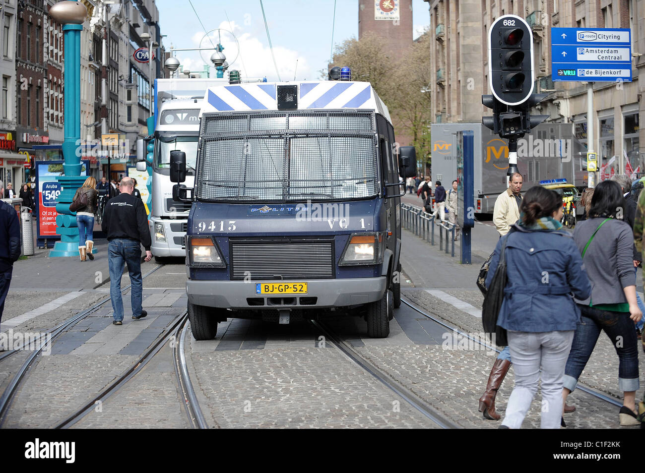 Amsterdam Security ( Beveiliging) at the wearth laying remembrance ...