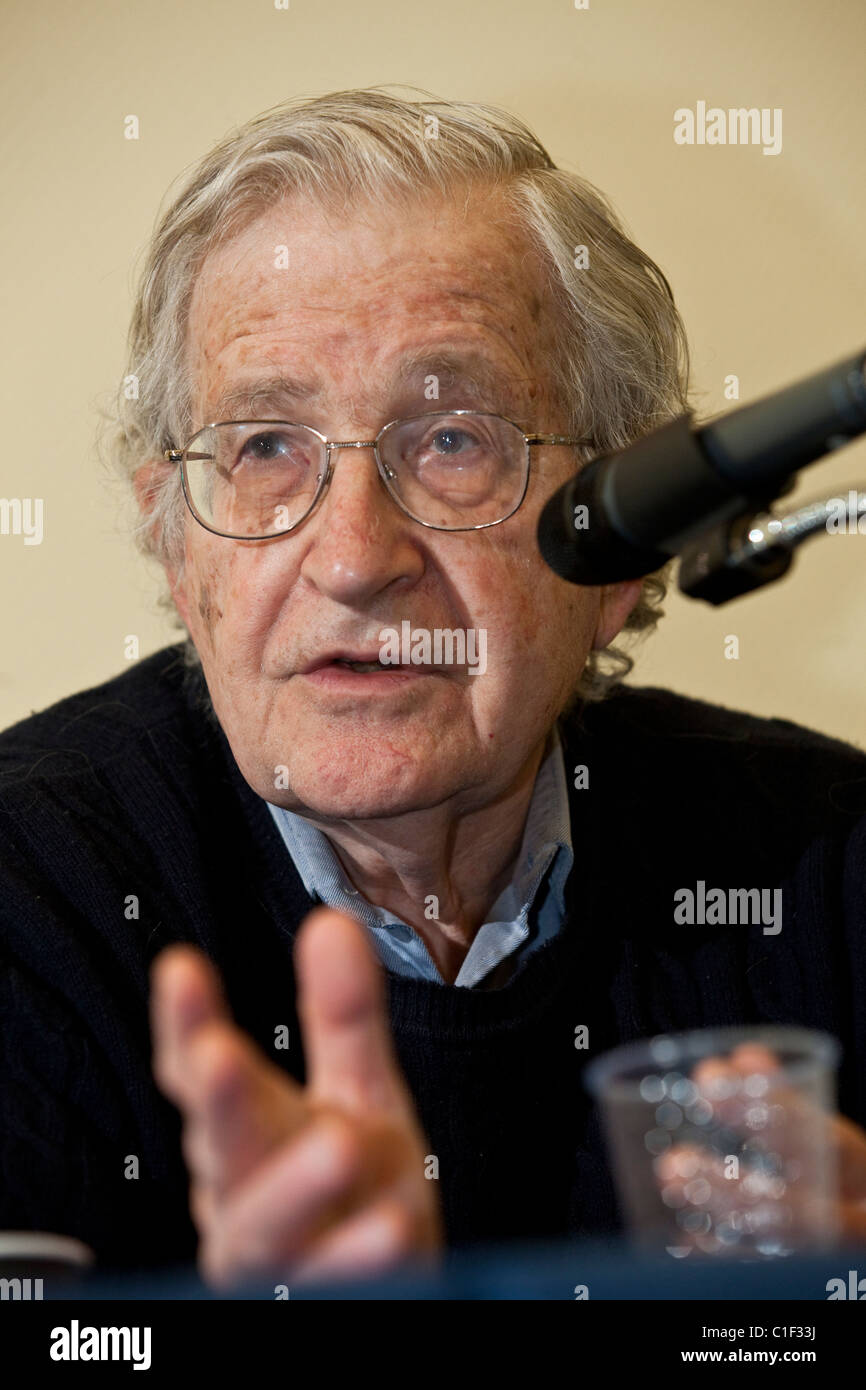 Noam chomsky hi-res stock photography and images - Alamy