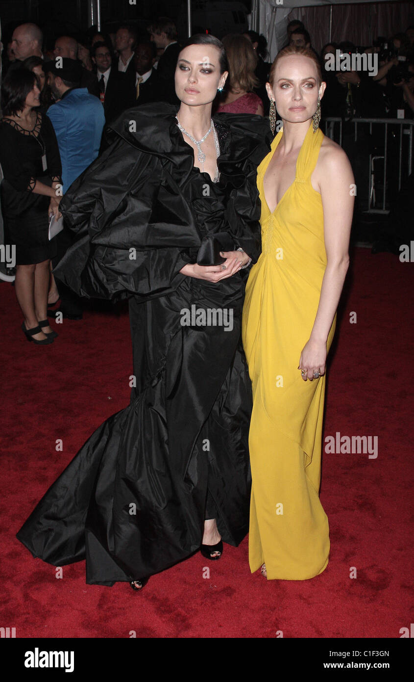 Shalom harlow and amber valletta hi-res stock photography and images - Alamy
