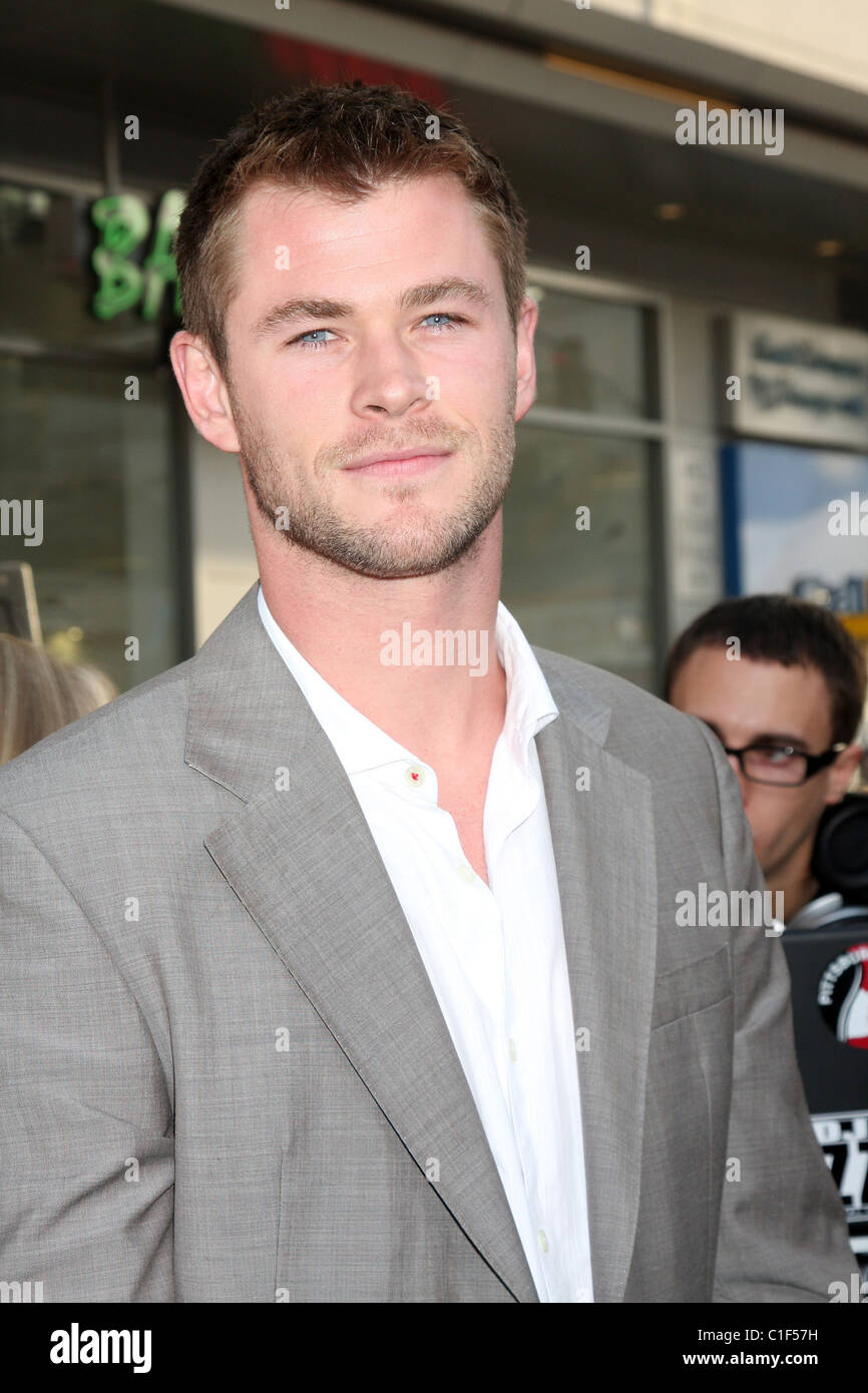 Chris Hemsworth Los Angeles Premiere of 'Star Trek' at Grauman's ...