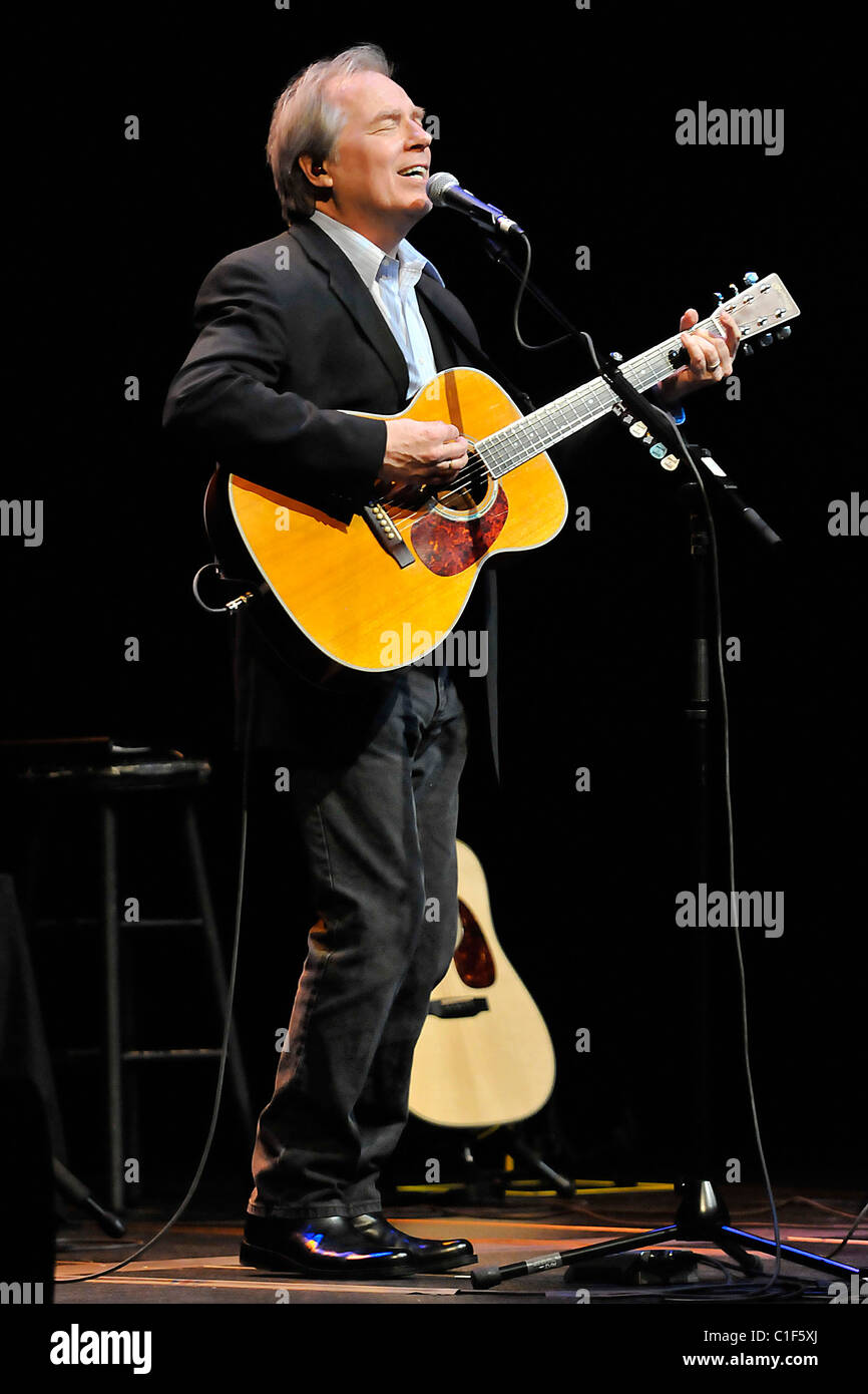 David St. Hubbins aka Michael McKean of Spinal Tap performing in ...