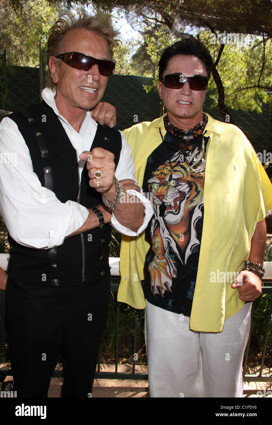 Magicians Siegfried Fischbacher and Roy Horn celebrate Tiger Cubs First ...