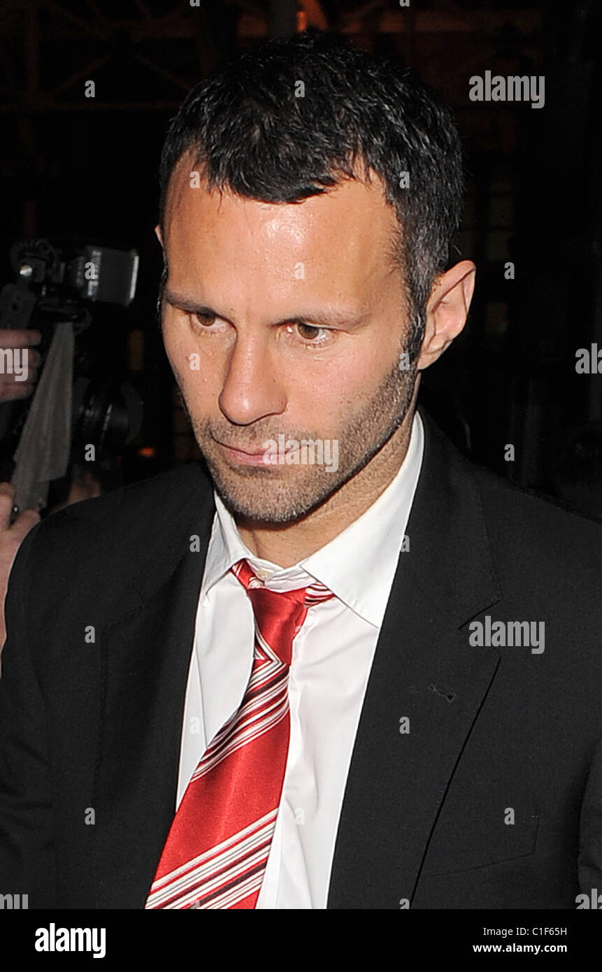 Manchester United midfielder Ryan Giggs arrives back at the teams hotel ...