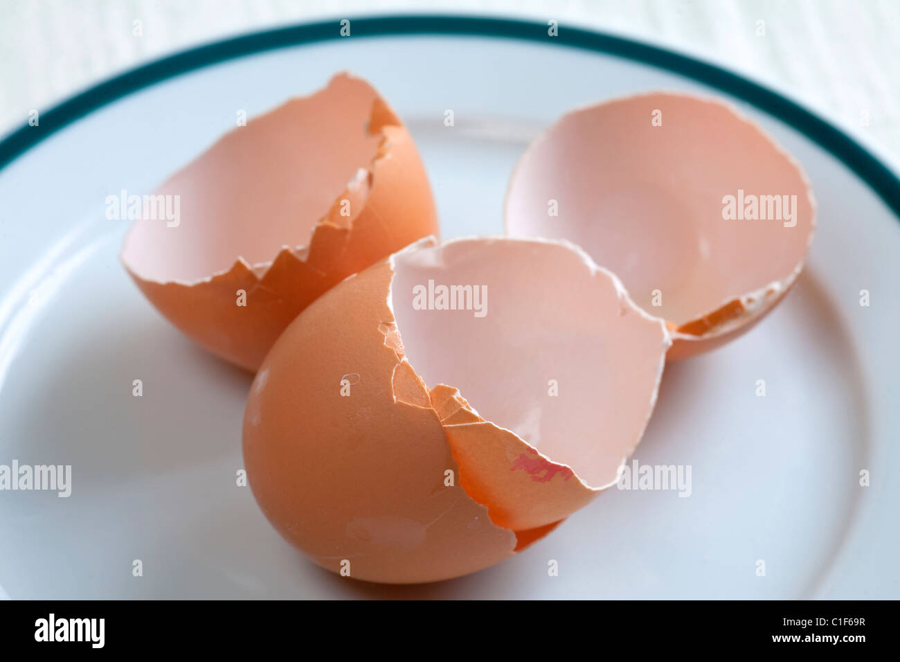 Egg shells hi-res stock photography and images - Alamy