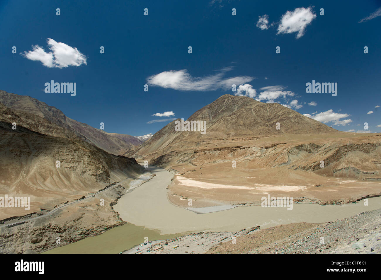 Confluence of Indus and Zanskar Rivers at Nimu, (Ladakh) Jammu ... Confluence of Indus and Zanskar Rivers at Nimu, (Ladakh) Jammu ...