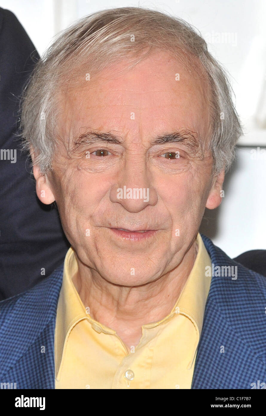 Fawlty towers andrew sachs hi-res stock photography and images - Alamy