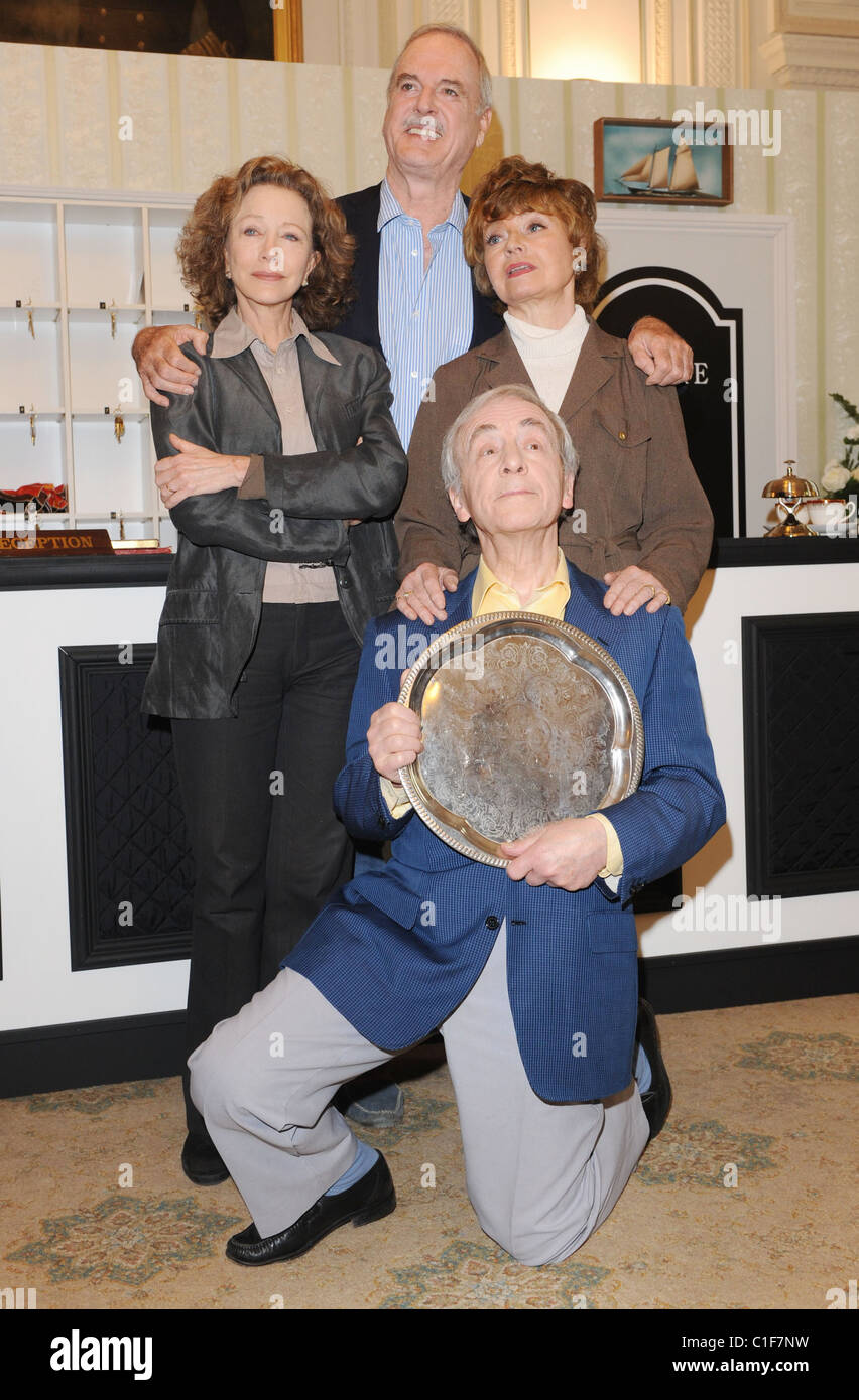 Connie booth john cleese sachs hi-res stock photography and images - Alamy