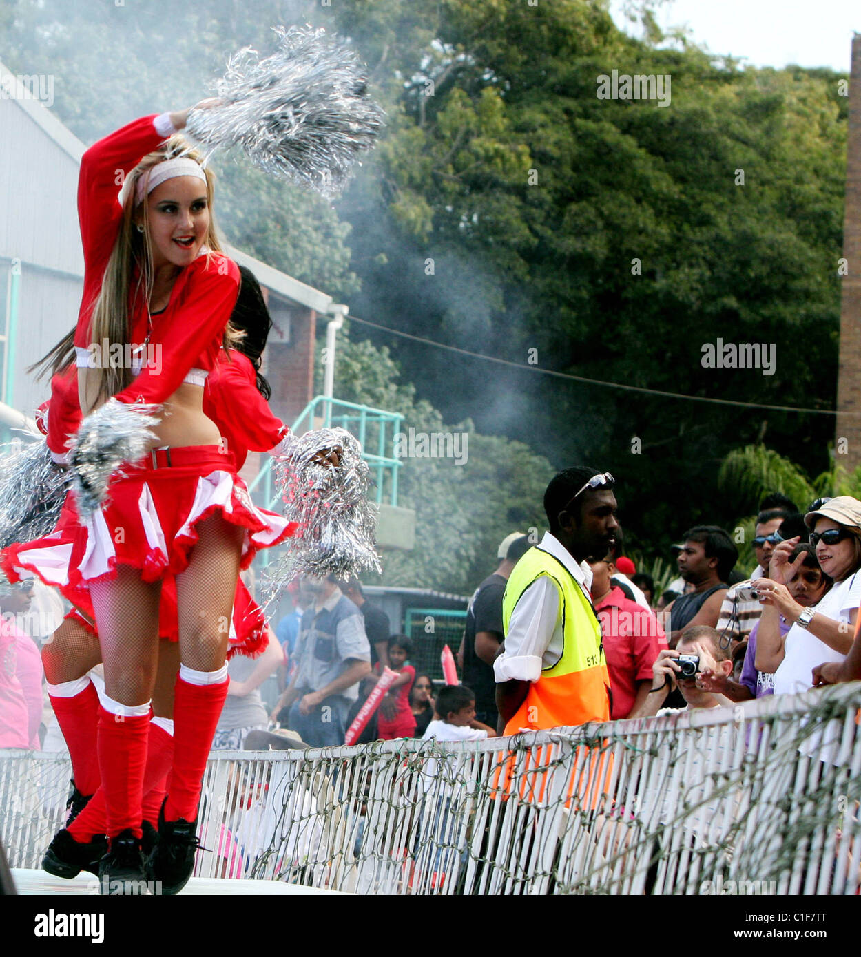 Ipl cheerleaders hi-res stock photography and images - Alamy