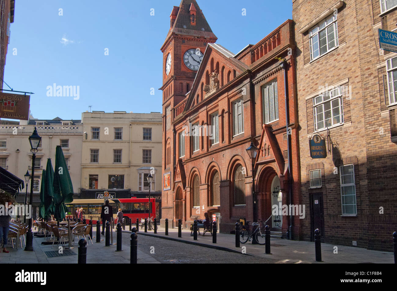Street view of New Road Brighton, on a sunny day Stock Photo - Alamy