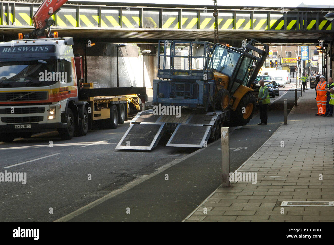 Low loader lorry hi-res stock photography and images - Alamy