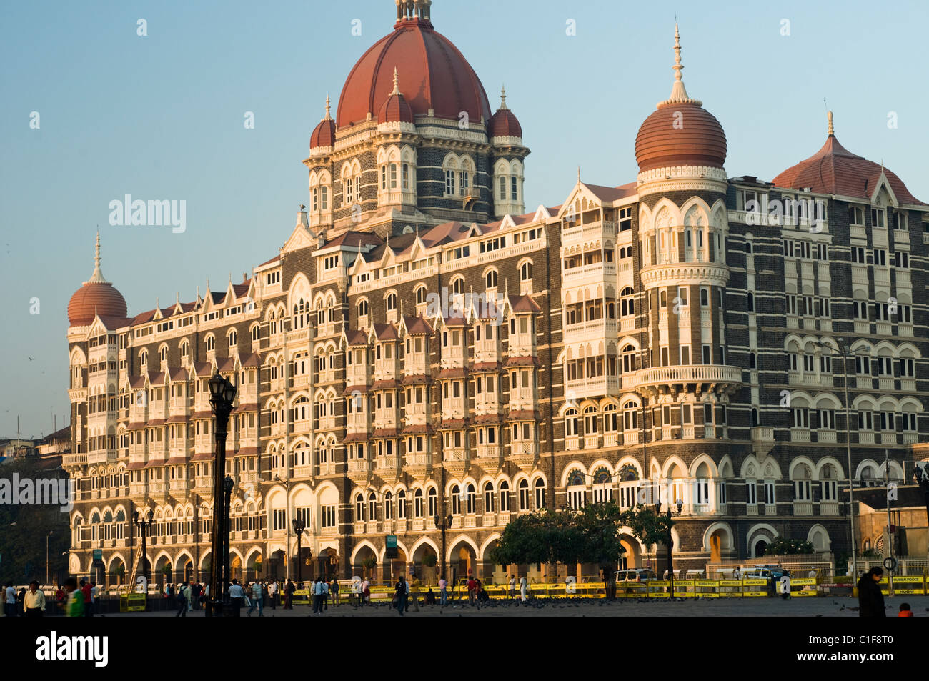 Taj mahal palace and tower mumbai hi-res stock photography and images - Alamy
