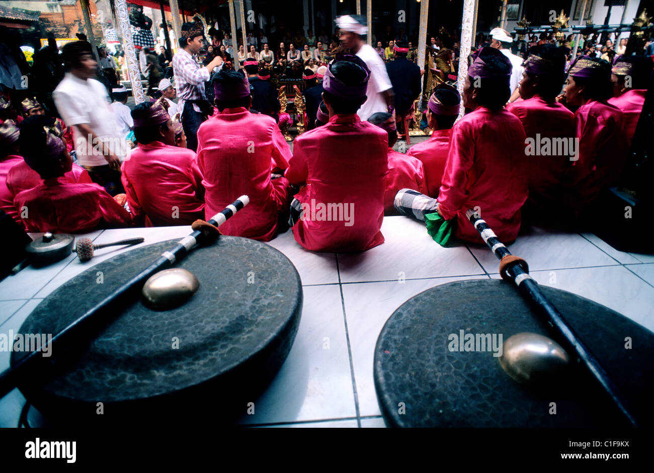 Indonesia, Bali,musicians at the King Palace in Gyaniar Stock Photo - Alamy
