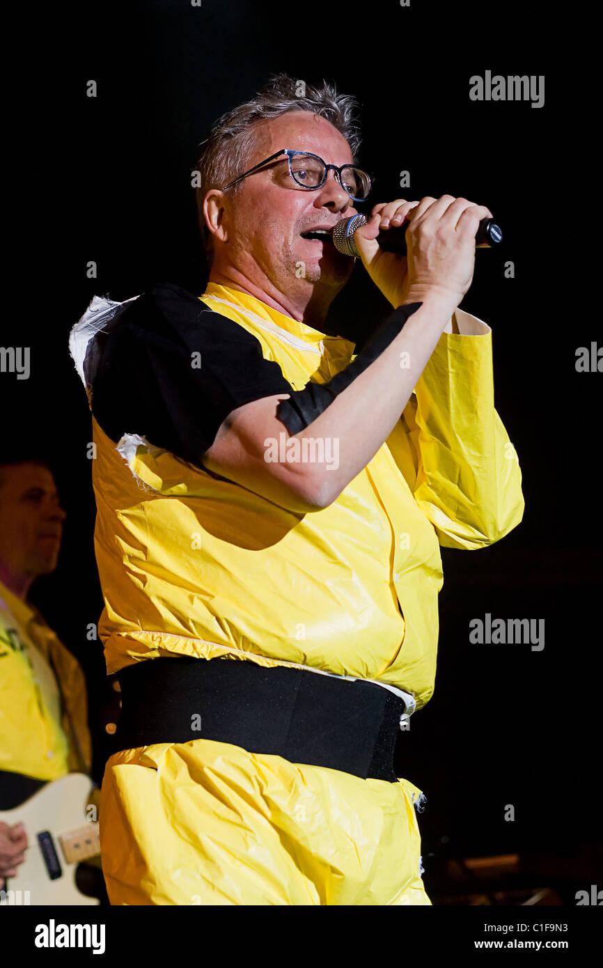 Mark mothersbaugh of devo hi-res stock photography and images - Alamy