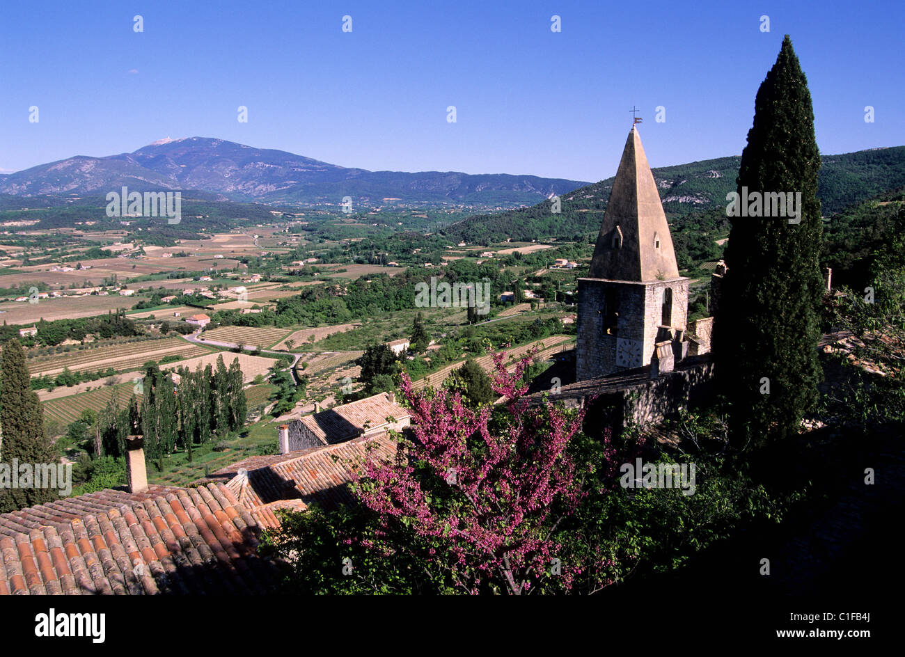 France vaucluse le crestet village hi-res stock photography and images ...