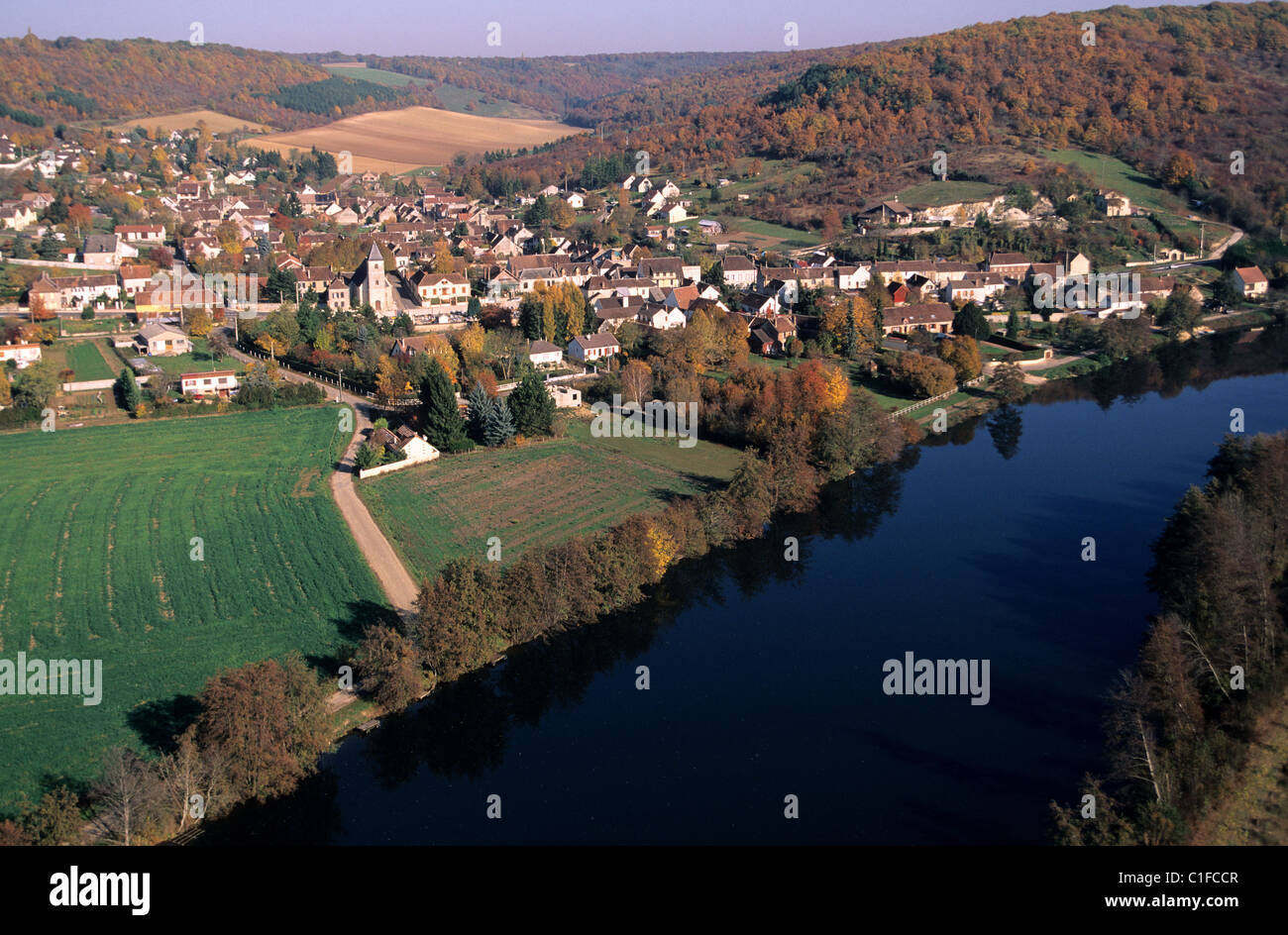 France, Yonne, Villecin village on the edge on the Yonne river (aerial ...