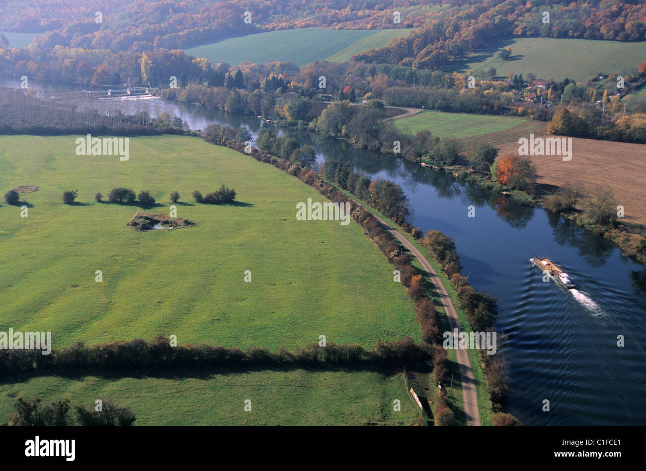 Villeneuve sur yonne aerial view hi-res stock photography and images ...