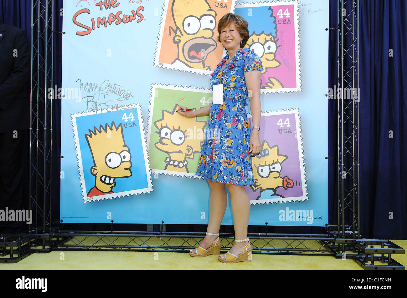Yeardley Smith, Stamps of Simpsons characters are unveiled at the Fox ...