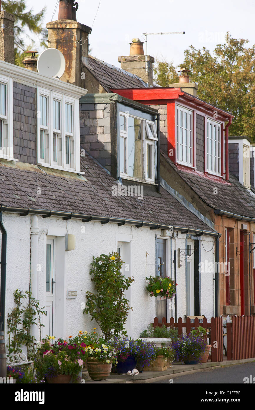 Scottish terrace houses hi-res stock photography and images - Alamy
