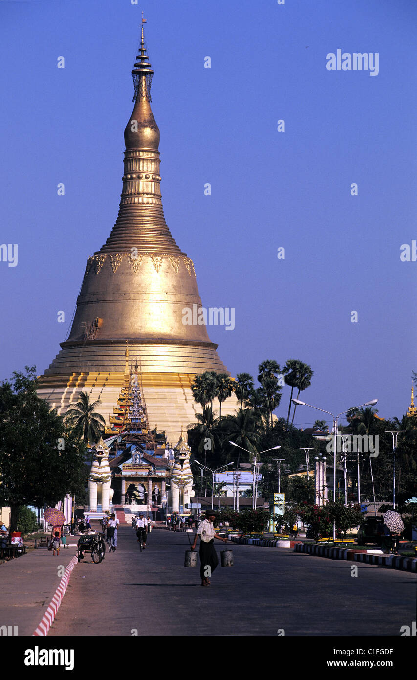 Myanmar (Burma), Pegu (Bago), Shwemawdaw Pagoda Stock Photo - Alamy