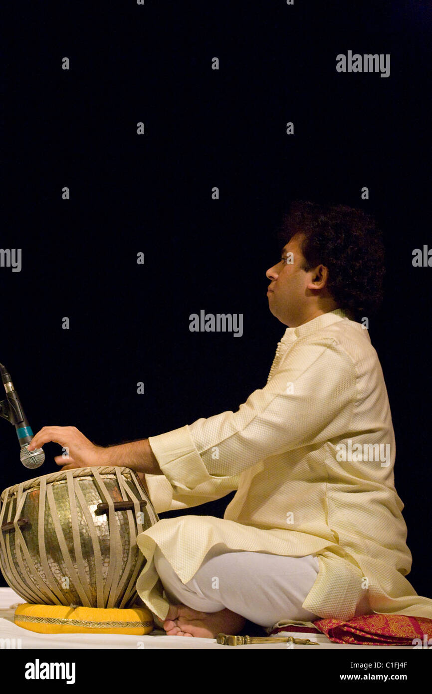 Indian tabla player hi-res stock photography and images - Alamy