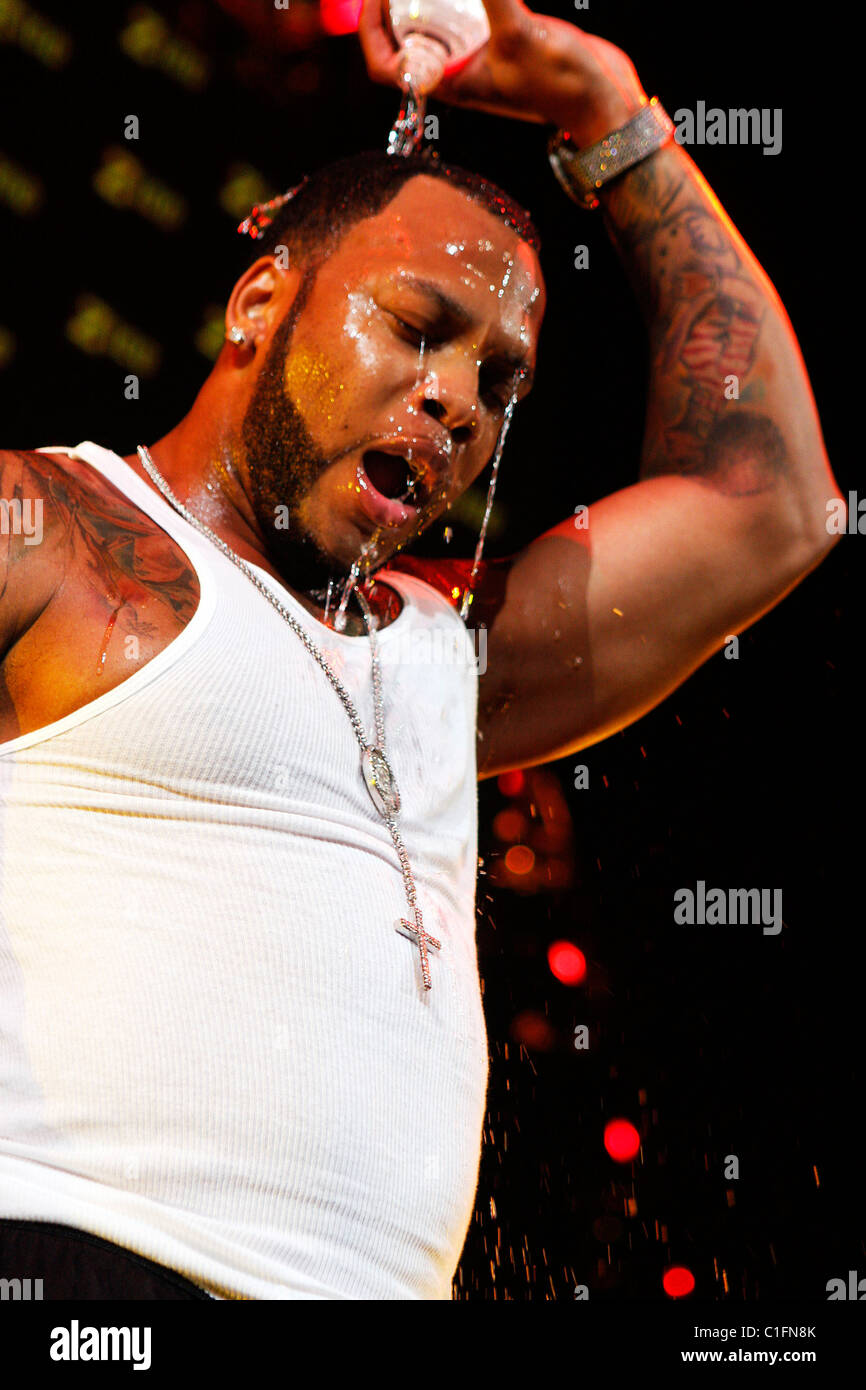 Flo Rida performing live at the Z-100's Zootopia 2009 concert at the ...