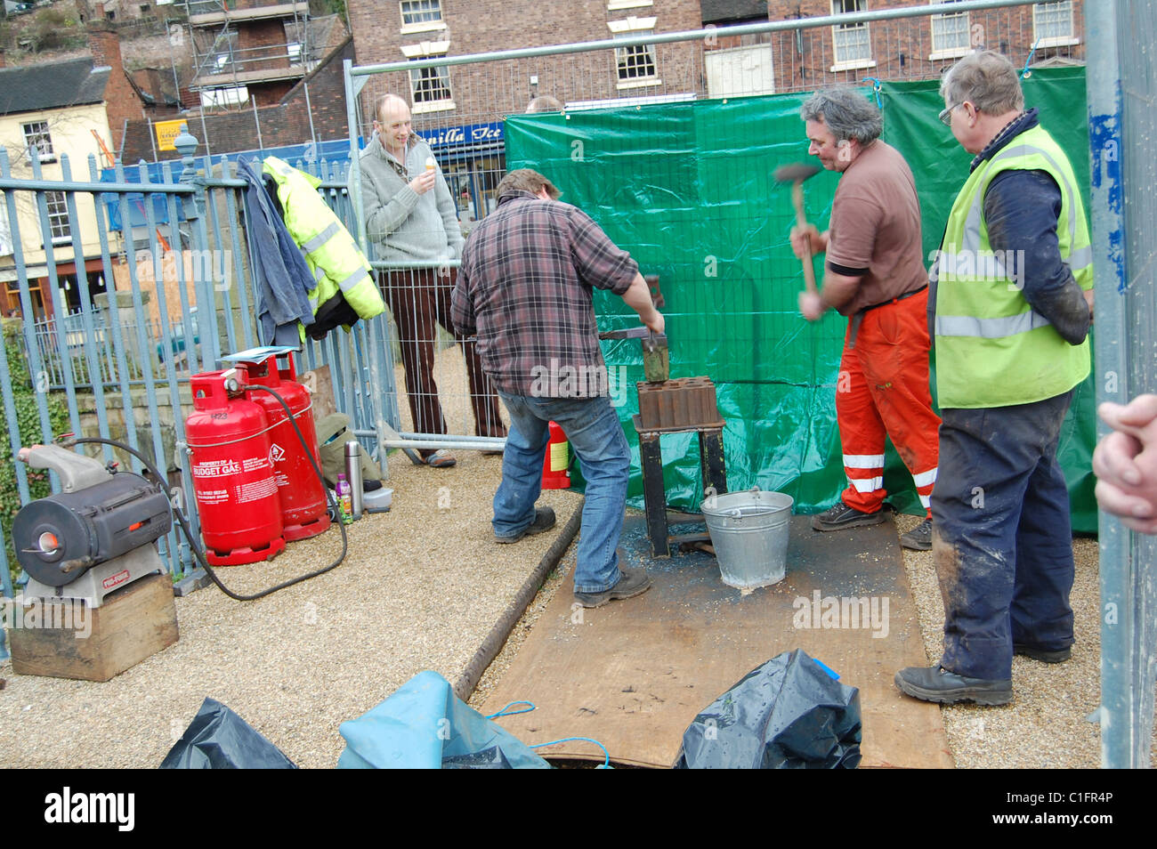 Workmen men at work hi-res stock photography and images - Alamy