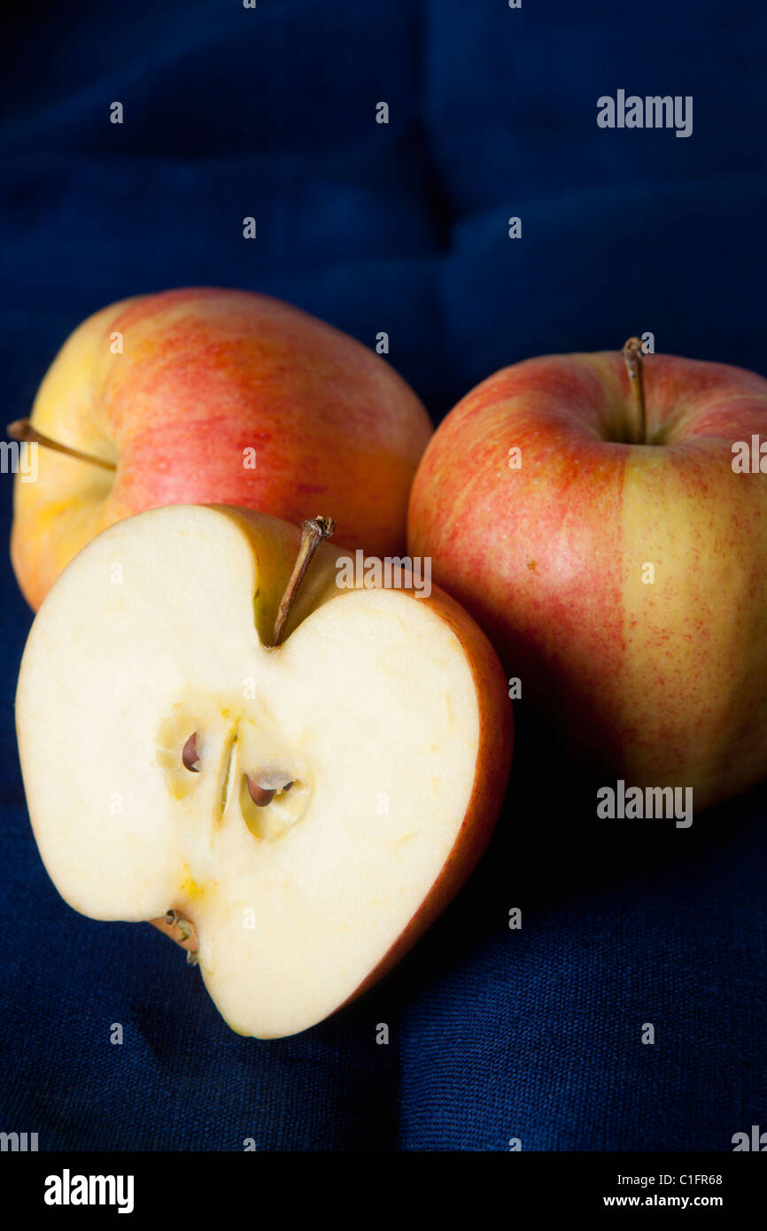 Sliced of apples hi-res stock photography and images - Alamy