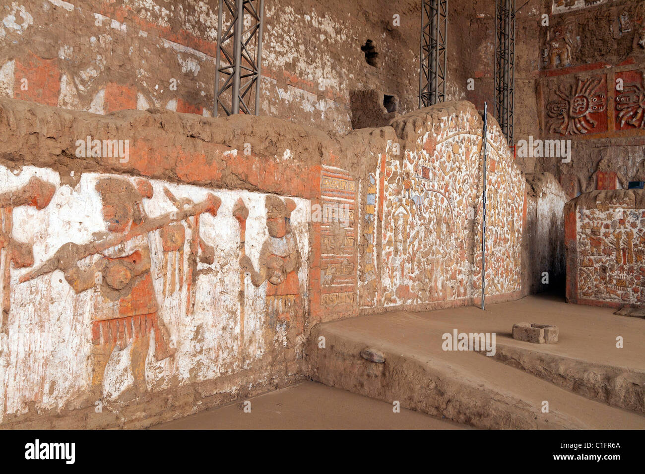 Huaca de la Luna colorful paintings-sculptures near Trujillo, Peru ...