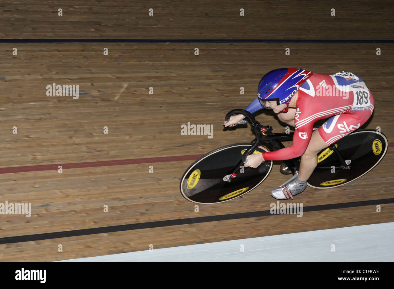 Jessica Varnish GB qualifying flying 200m women's sprint Track Cycling ...