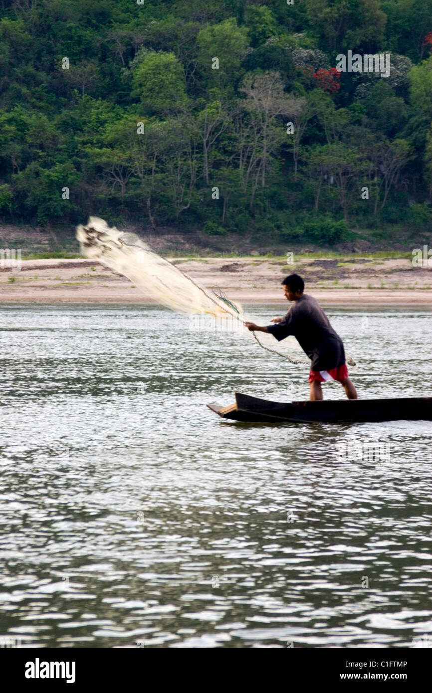 Man throwing cast net on hi-res stock photography and images - Alamy