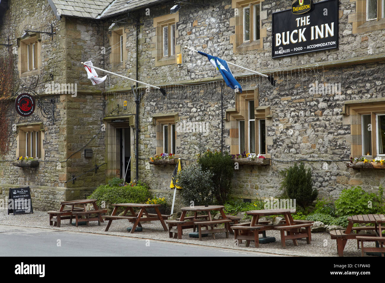 The buck inn malham hi-res stock photography and images - Alamy