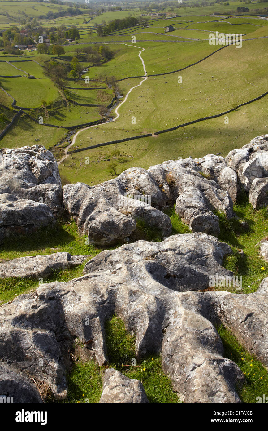 Malham cove limestone pavement hi-res stock photography and images - Alamy