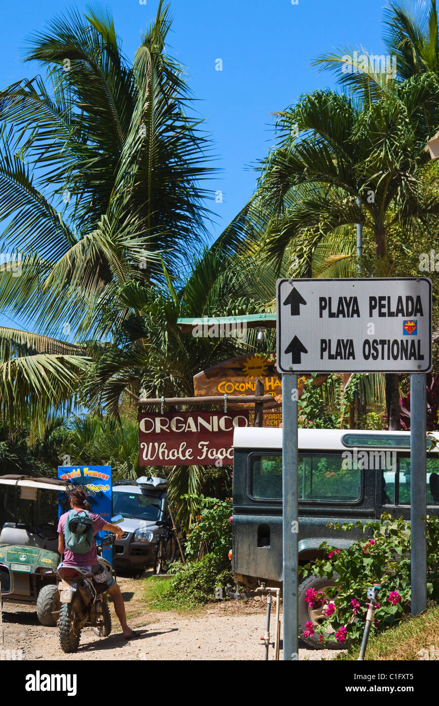 Green road signs hi-res stock photography and images - Alamy