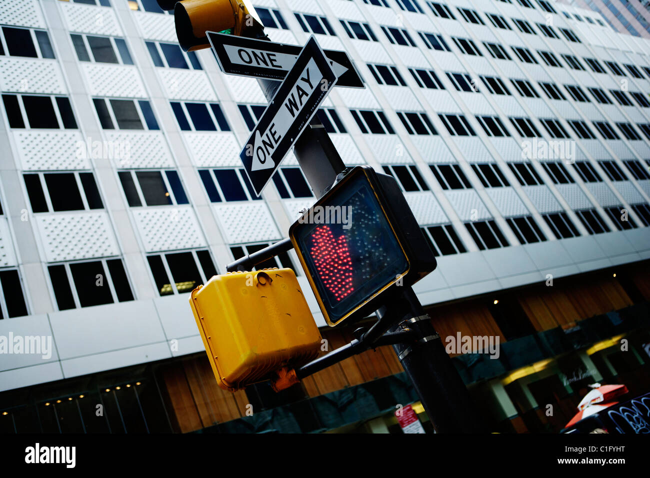 Traffic lights and pedestrian crossing in NEW YORK Stock Photo - Alamy