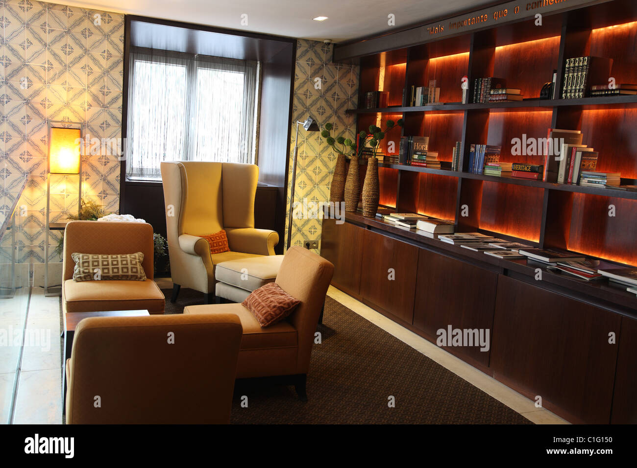 Heritage library hi-res stock photography and images - Alamy
