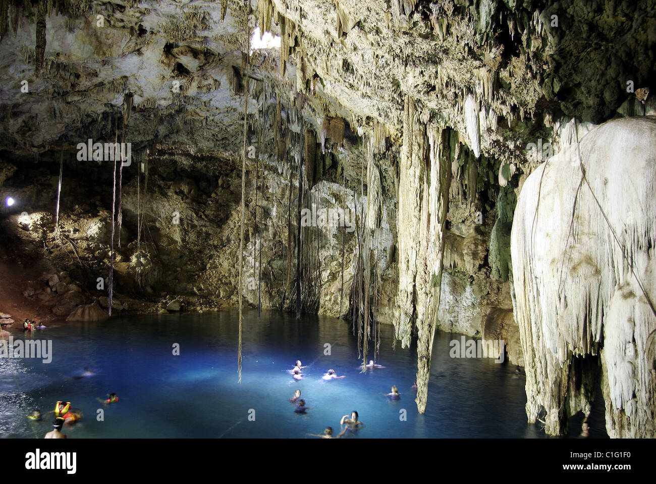 Cenote yucatan hi-res stock photography and images - Alamy