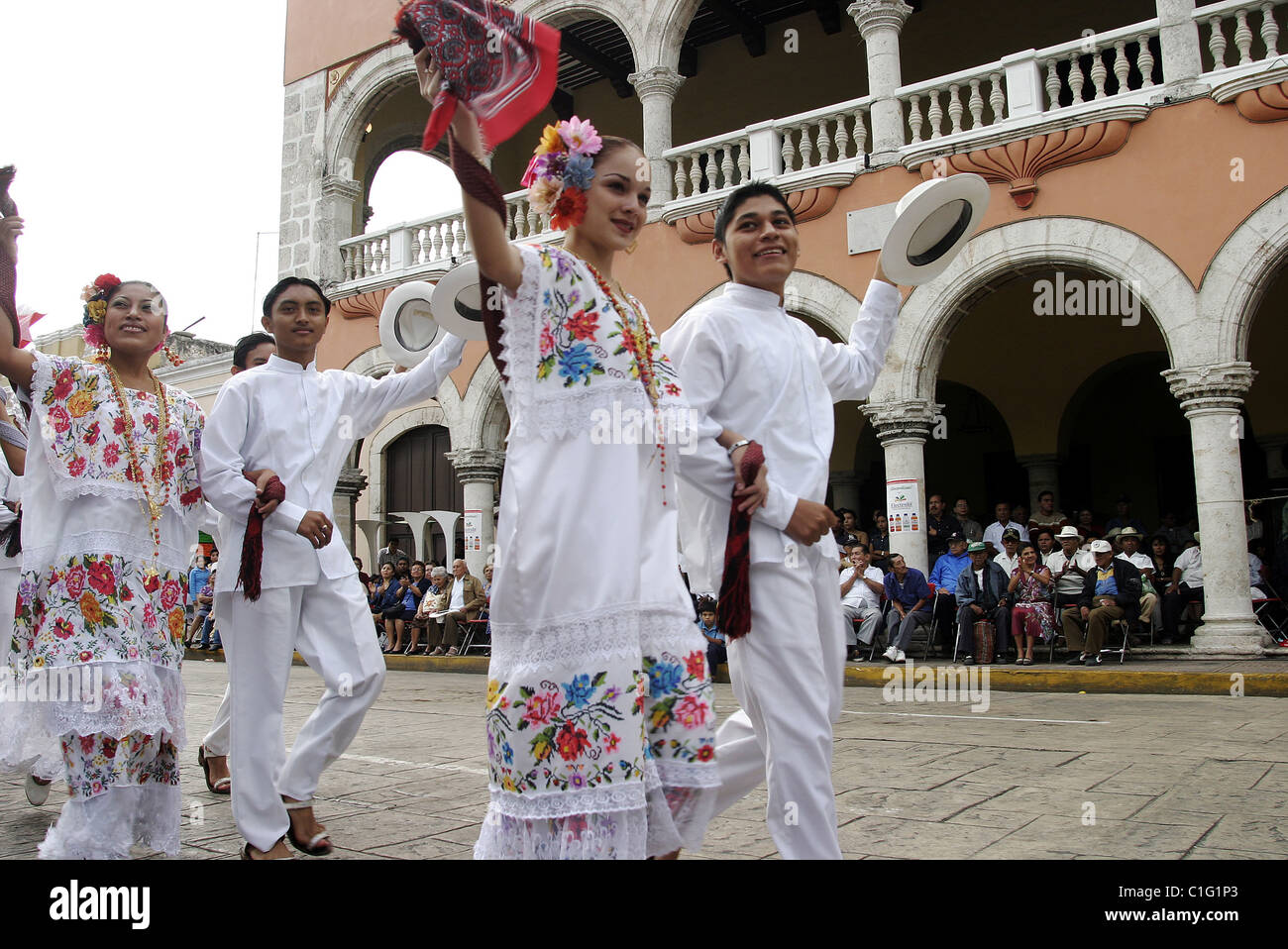 Mexico, Yucatan State, Merida, folklorics dancers Stock Photo - Alamy
