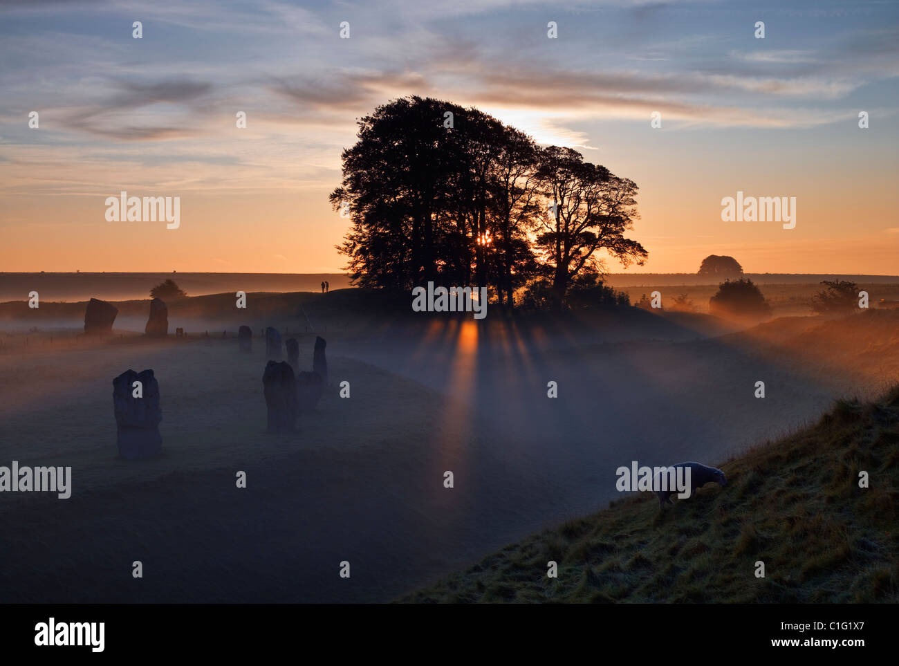 Avebury stone circle autumn hi-res stock photography and images - Alamy