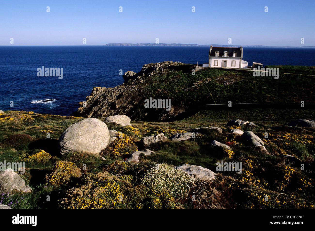 France, Finistere, Cape Sizun, the lighthouse of the Pointe du Millier ...
