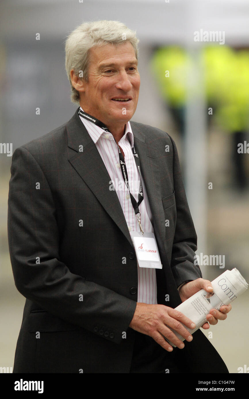 Bbc reporter hi-res stock photography and images - Alamy