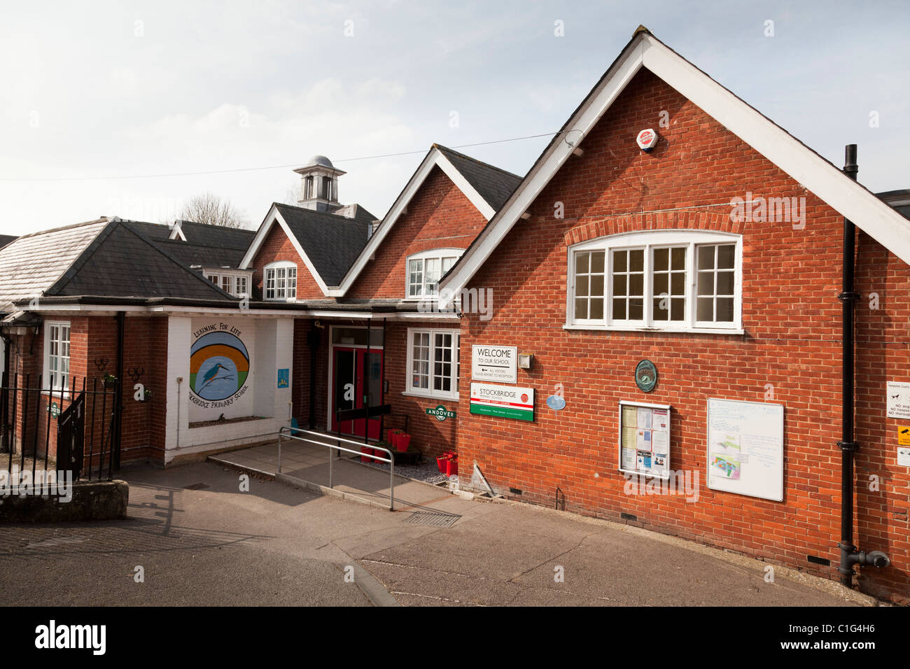 Old school building uk hi-res stock photography and images - Alamy
