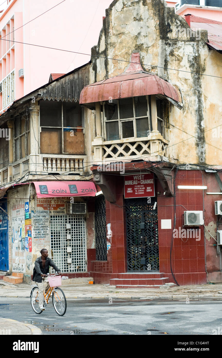 Samora avenue scene dar es salaam tanzania Stock Photo - Alamy