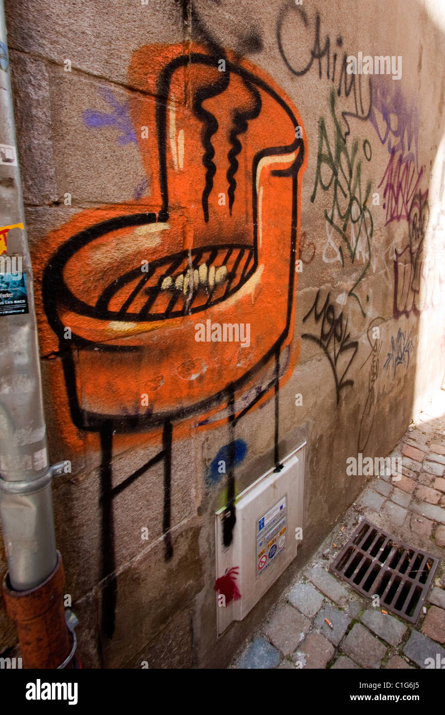 Graffiti school building hi-res stock photography and images - Alamy