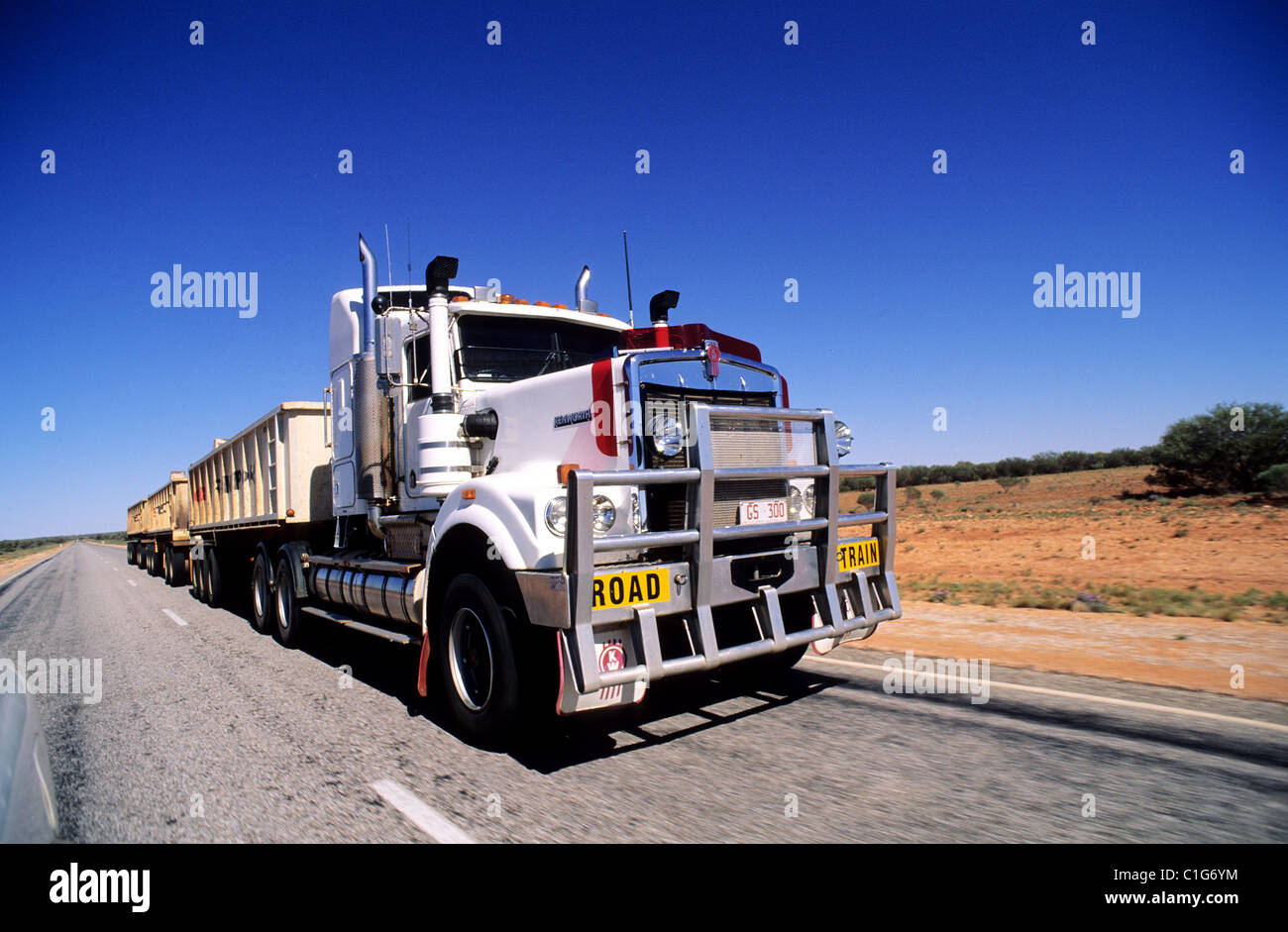 Australia, Northern Territory, road train on Stuart Highway Stock Photo ...