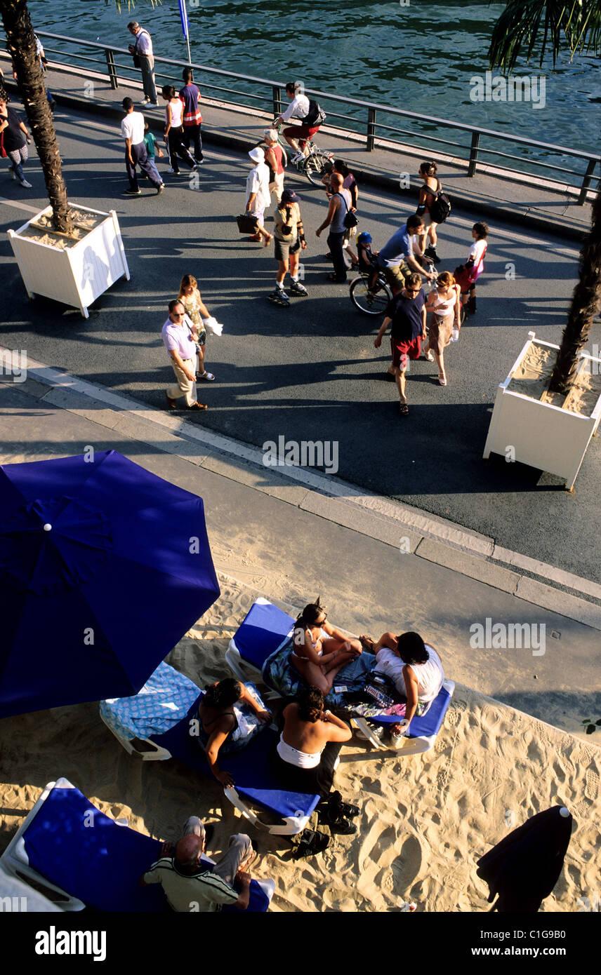 France, Paris, Paris plage beach Party in august on the quays of the ...